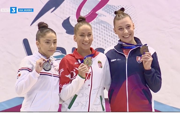 Coupe du monde de Varna : Djenna Laroui remporte l'argent aux barres ...