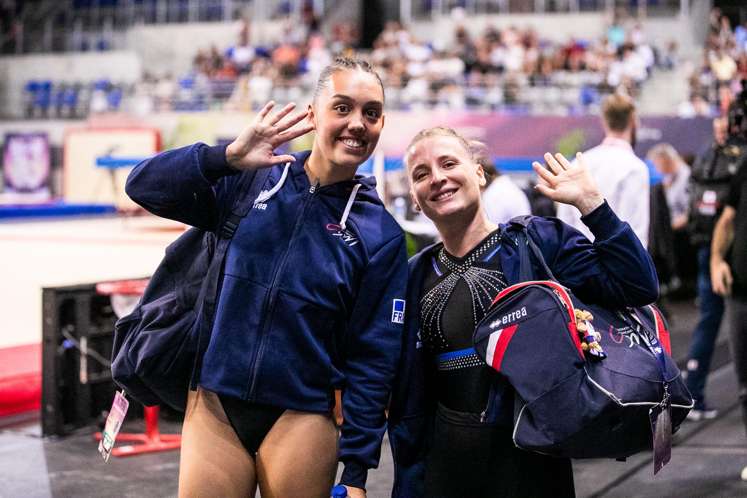 Antibes Acrobatics : Léa Labrousse et Cléa Brousse en bronze en ...